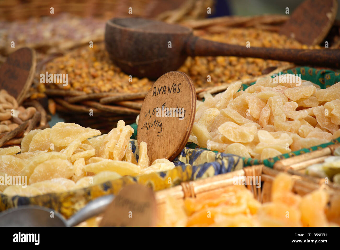 Nuts for sale at a market in Salon de Provence, France Stock Photo - Alamy