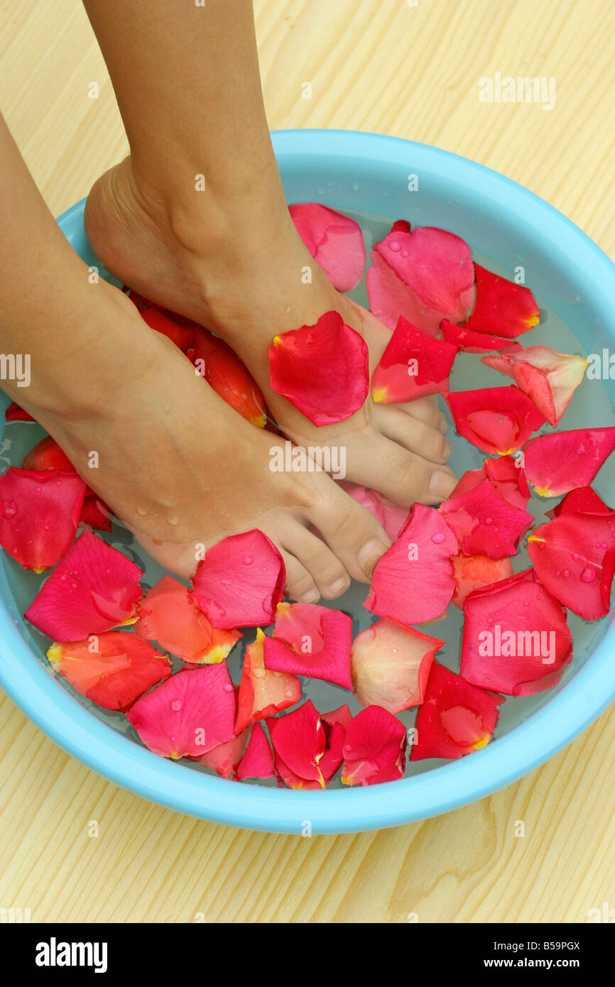 Feet and rose petals hi-res stock photography and images - Alamy
