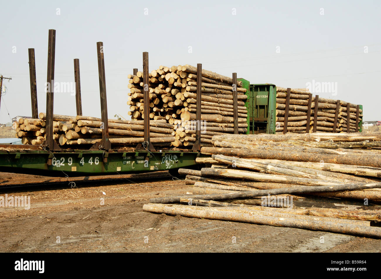 Lumber rail car hi-res stock photography and images - Alamy