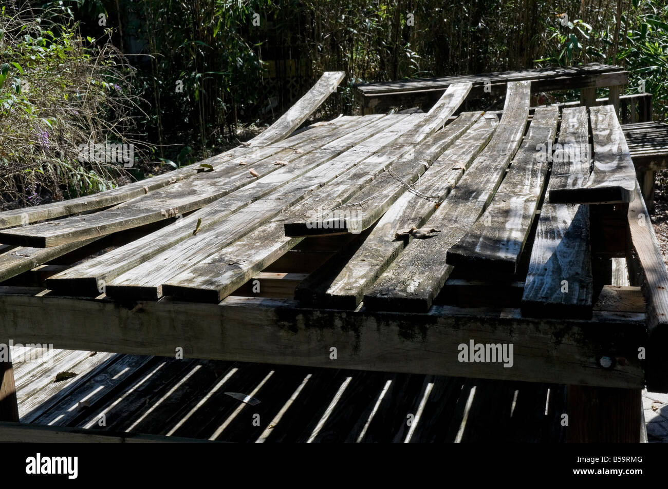 Warped wooden boards hi-res stock photography and images - Alamy