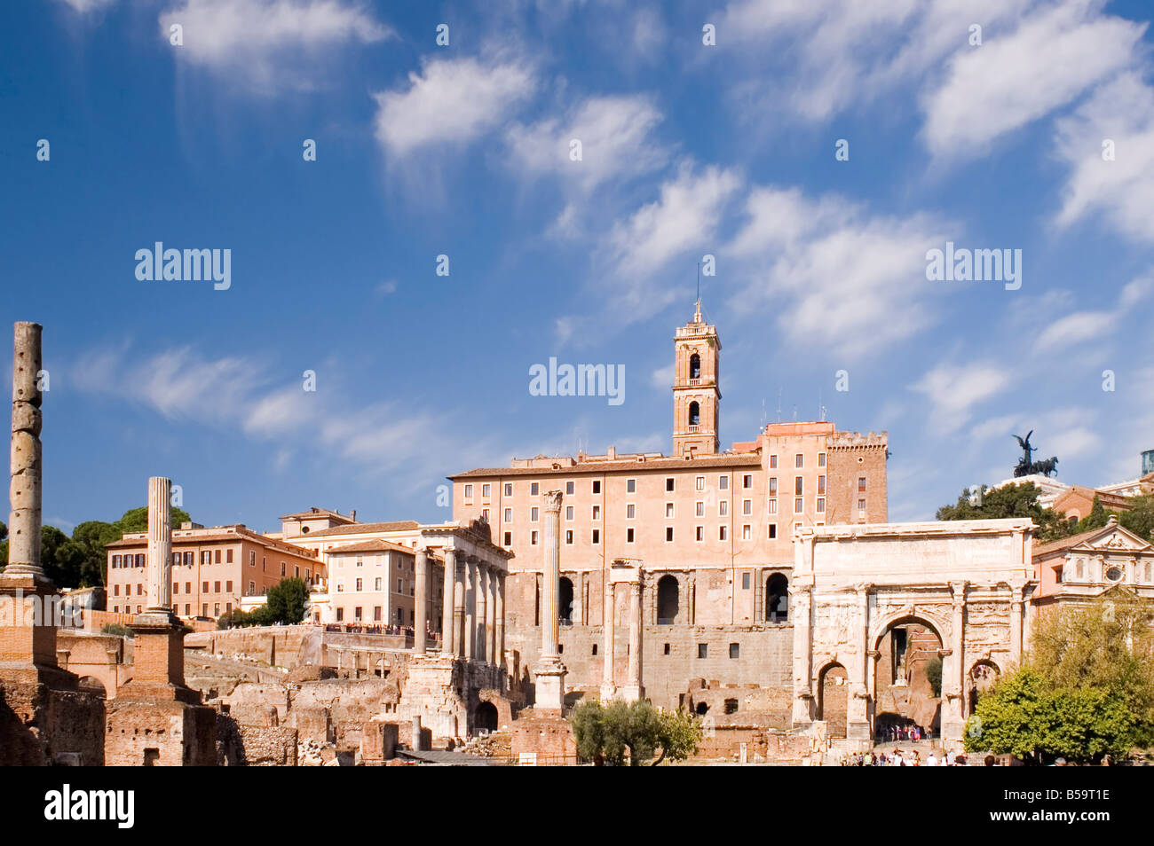 Roman structures hi-res stock photography and images - Alamy