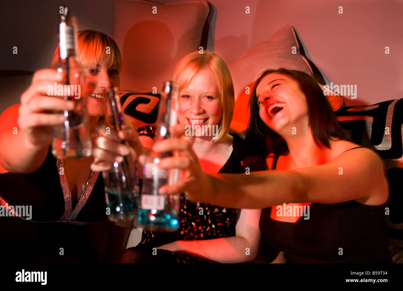 Girls in Bar/Nightclub having fun Stock Photo - Alamy