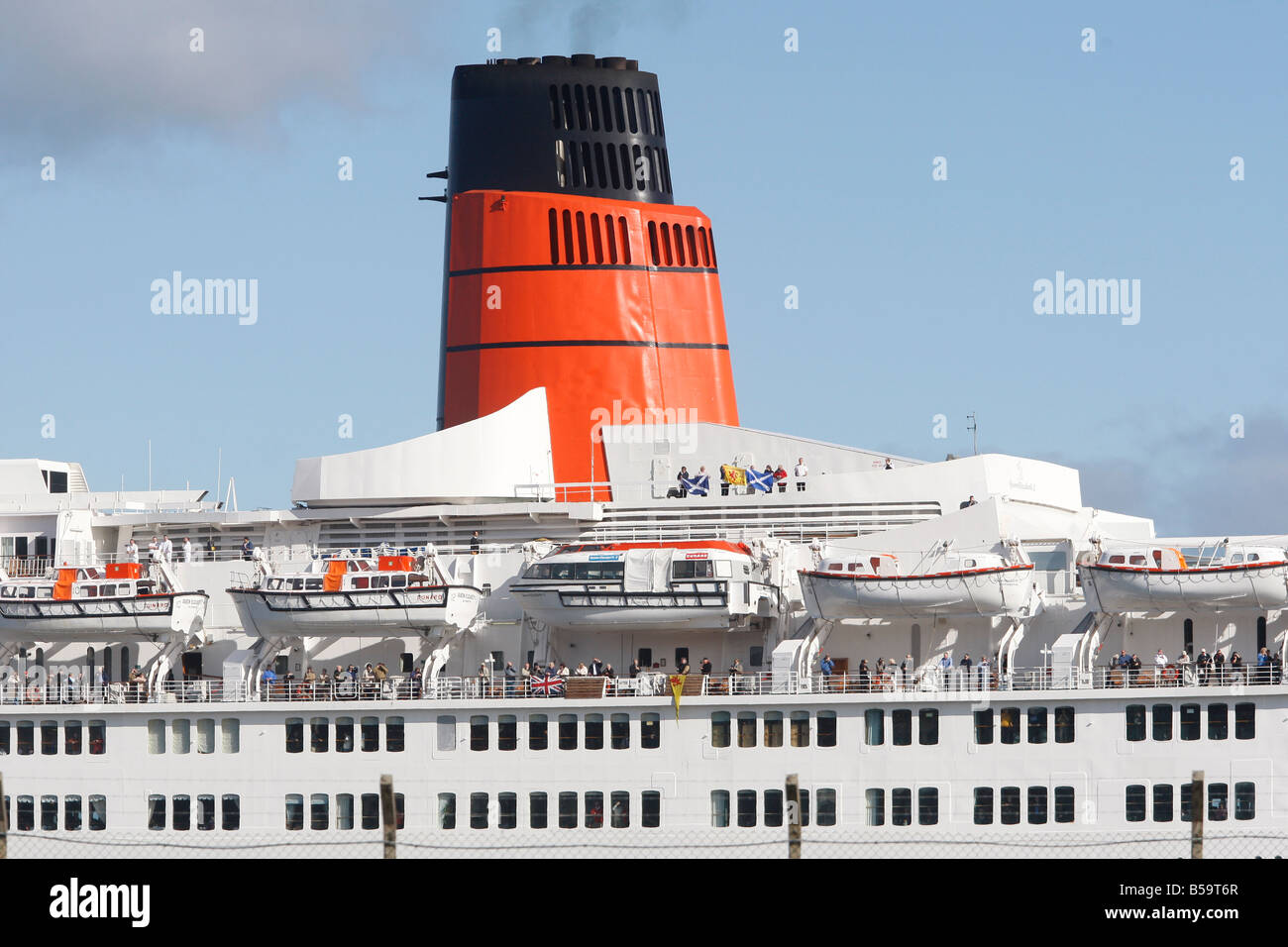 Qe2 ship hi-res stock photography and images - Alamy