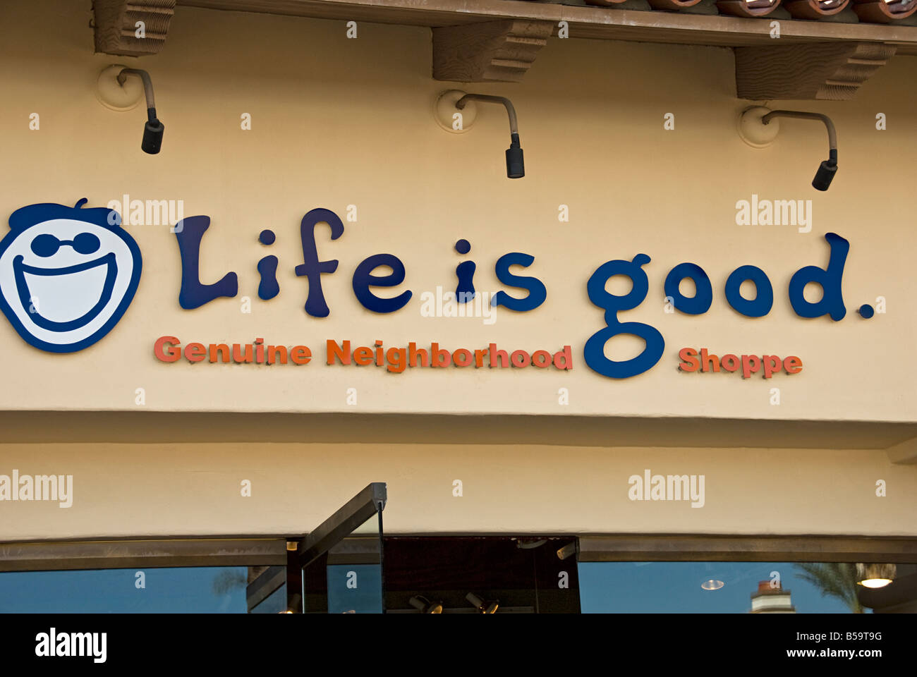 Well lit store hi-res stock photography and images - Alamy