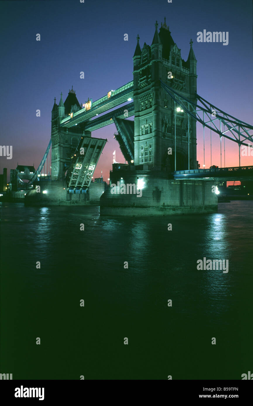Dramatic london hi-res stock photography and images - Alamy