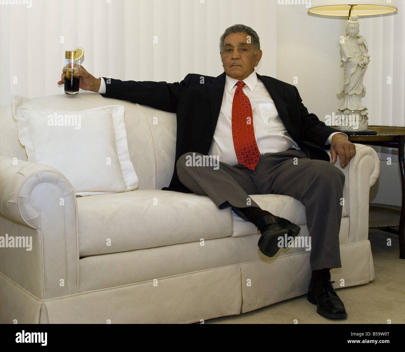 Viejo jubilado jubilado jubilado hi-res stock photography and images ...