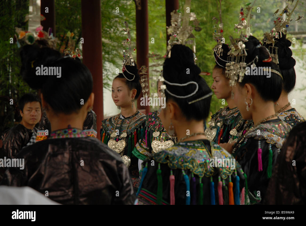Dong ethnic hi-res stock photography and images - Alamy