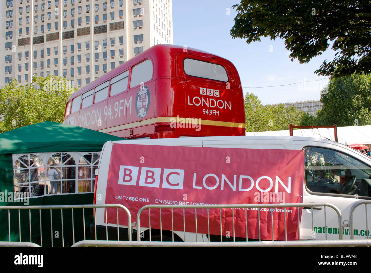 Bbc radio bus hi-res stock photography and images - Alamy