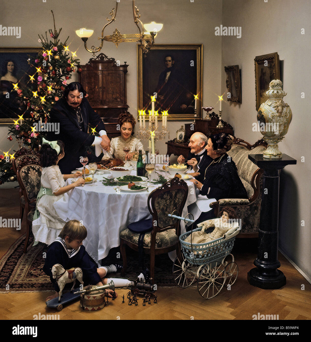 Wealthy family dinner hi-res stock photography and images - Alamy