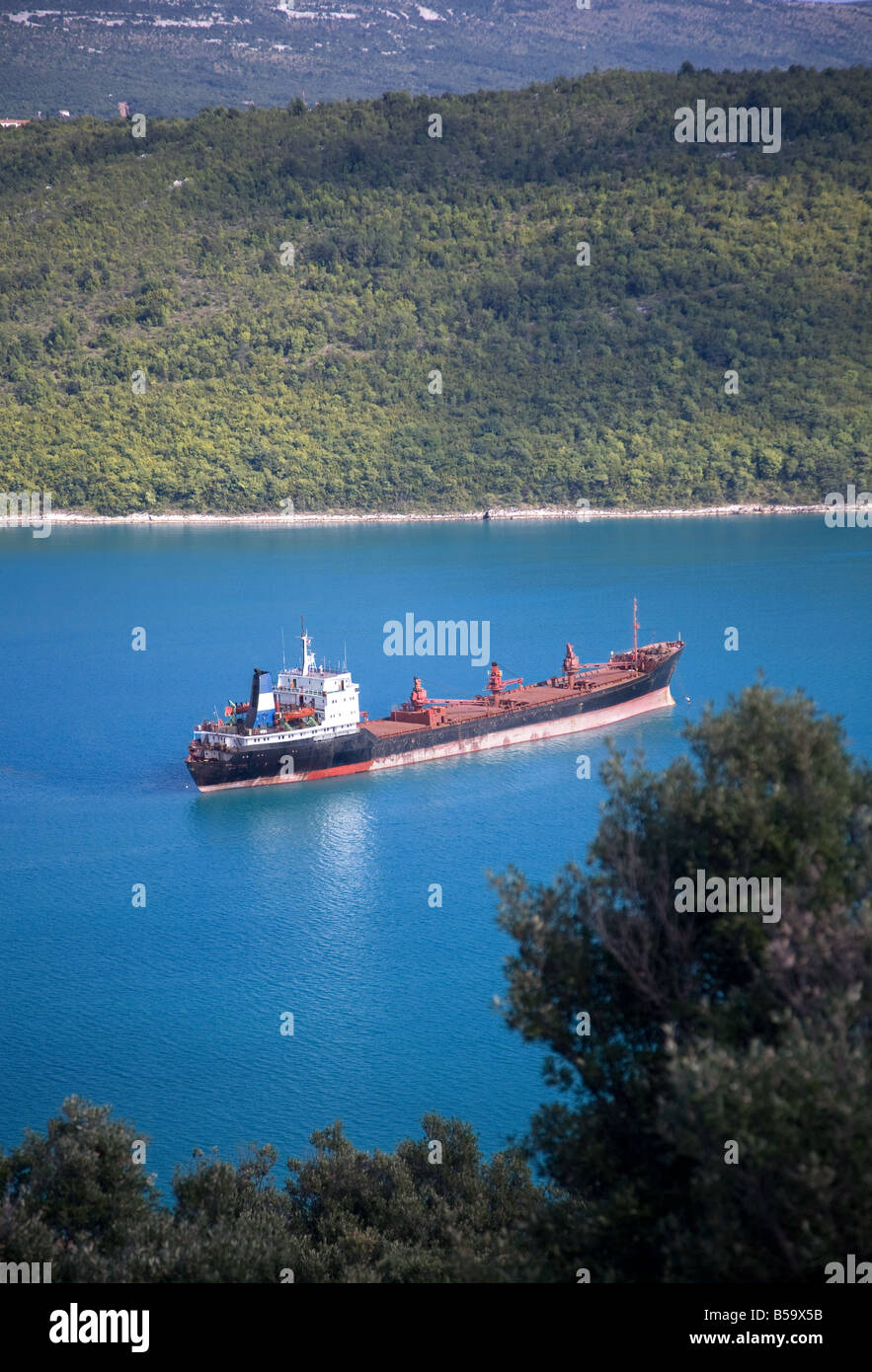 Ship in the bay hi-res stock photography and images - Alamy