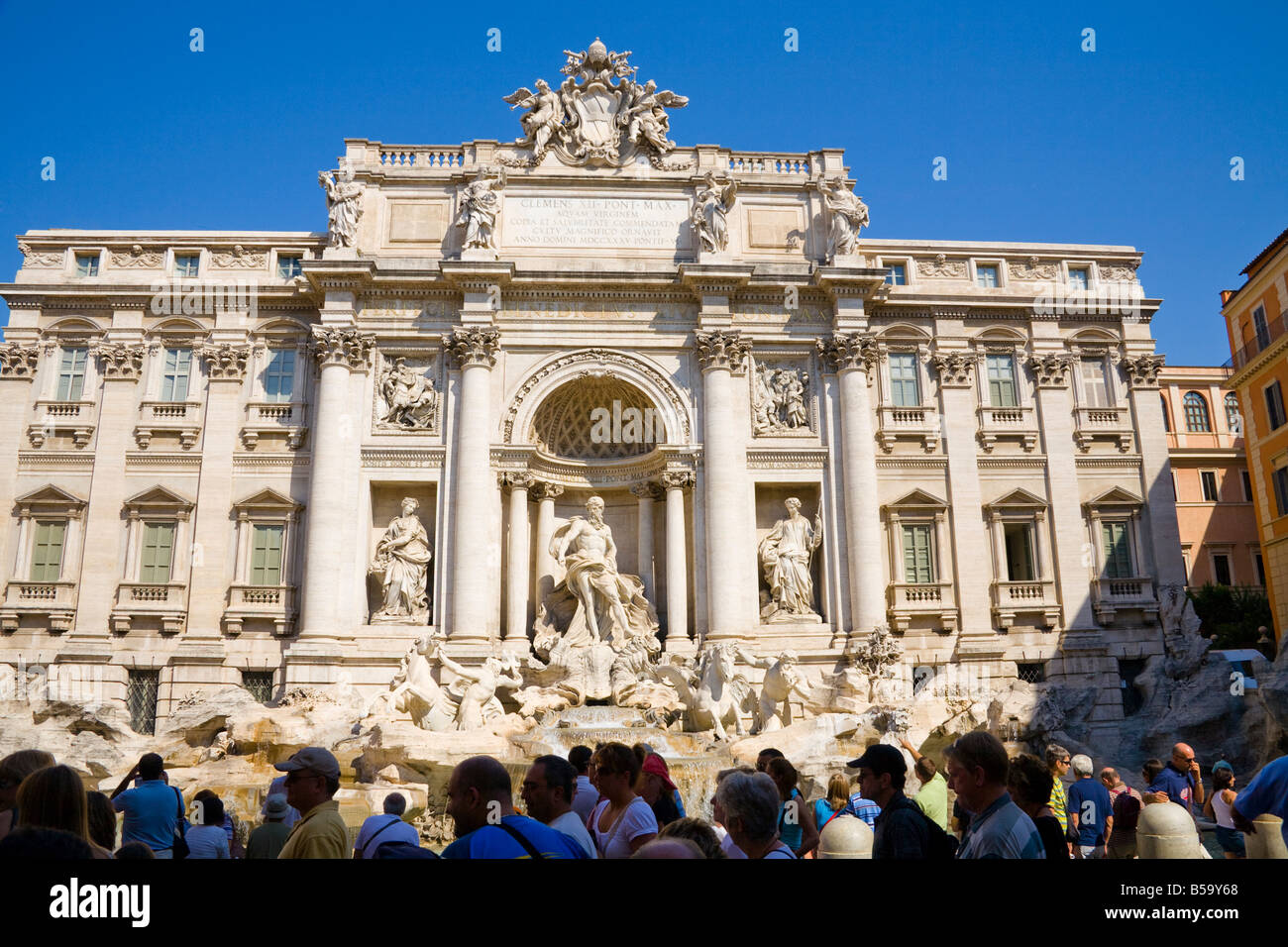 Visiting trevi fountain hi-res stock photography and images - Alamy