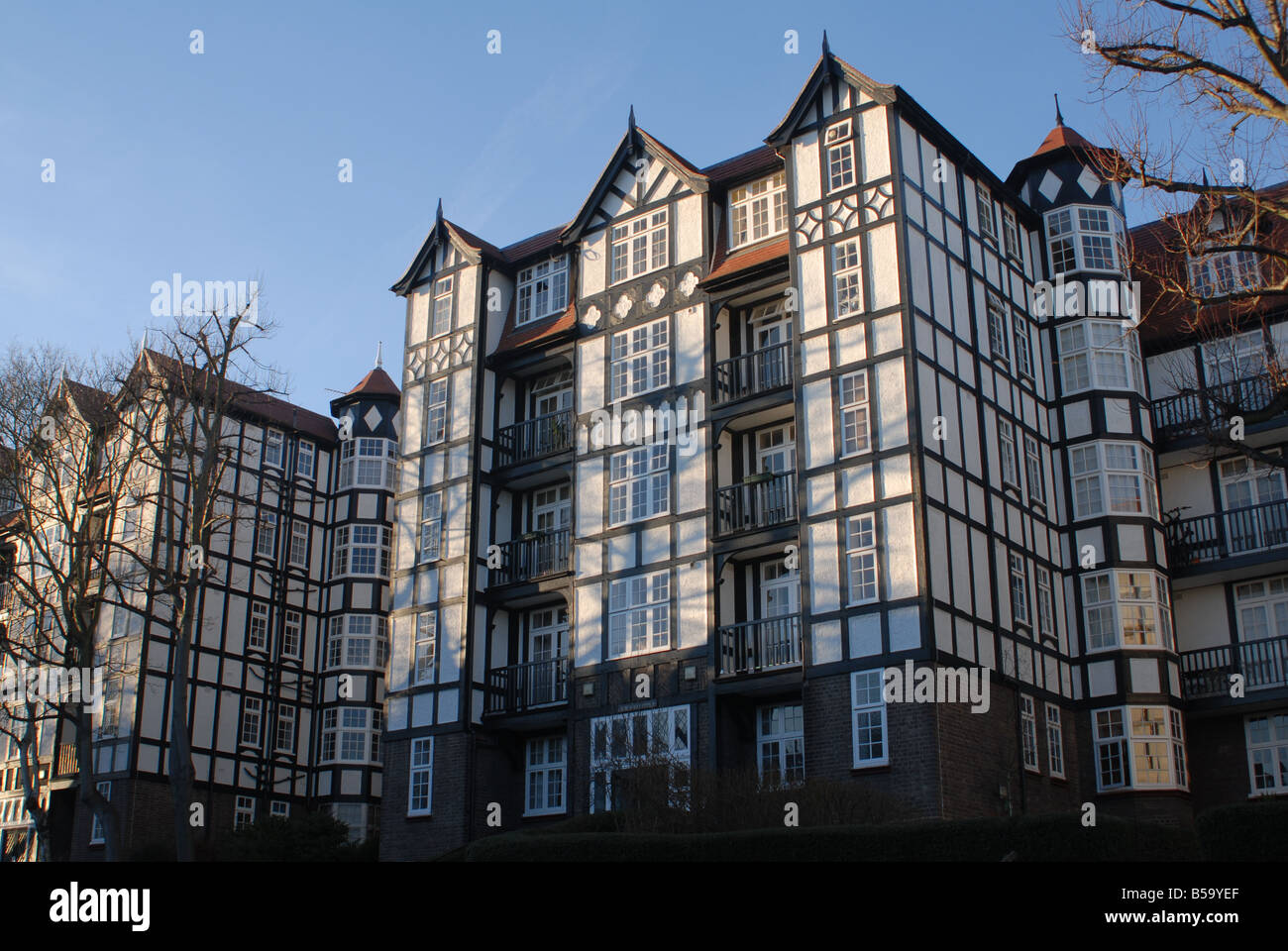 Tudor architecture in london hi-res stock photography and images - Alamy