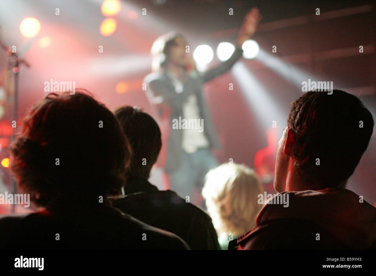 Singer music show during hi-res stock photography and images - Alamy