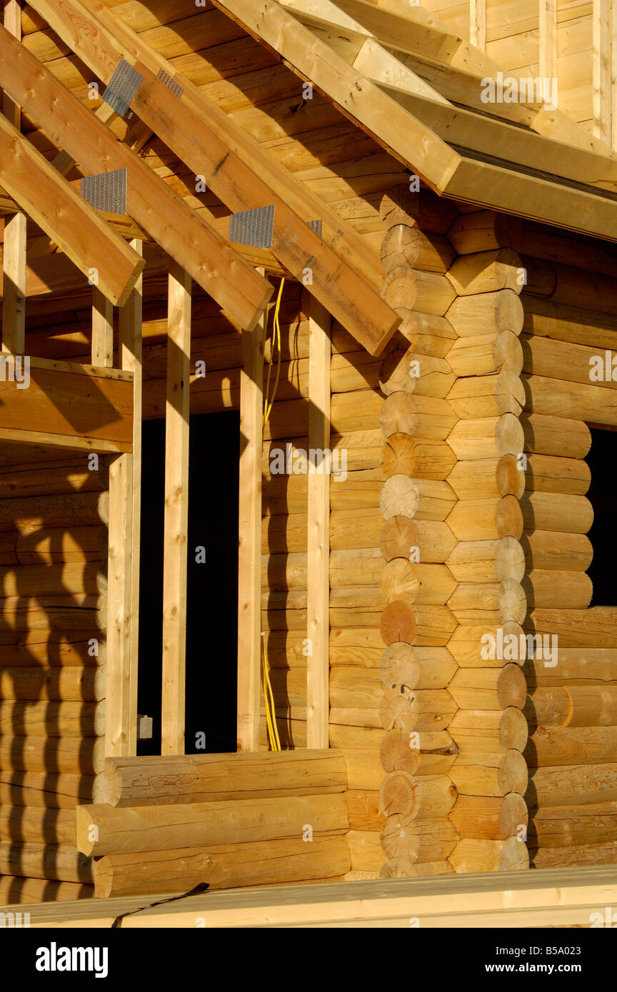 A new log house under construction Stock Photo - Alamy