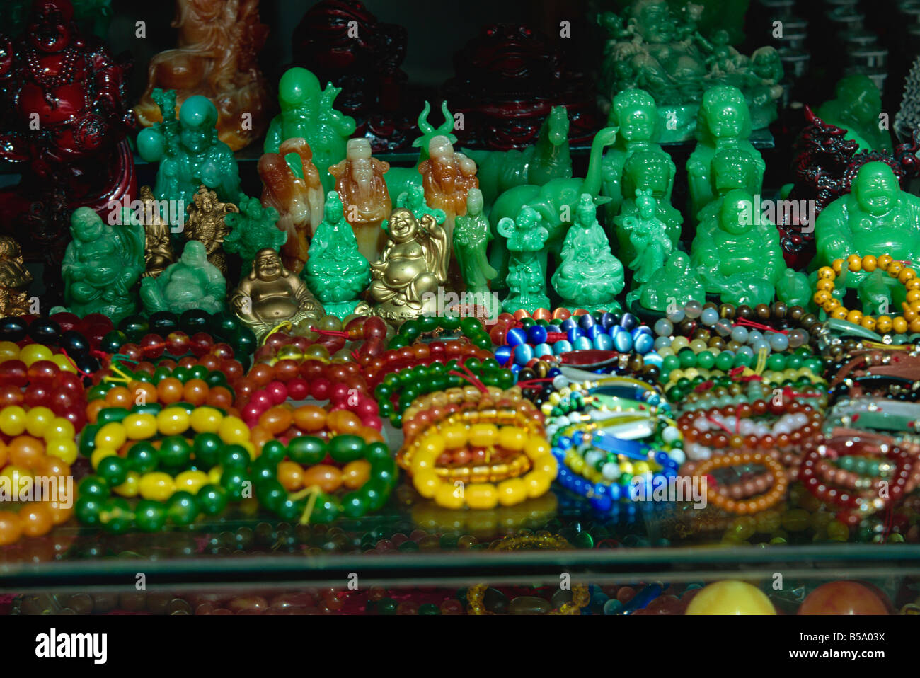 Trinkets for sale hi-res stock photography and images - Alamy