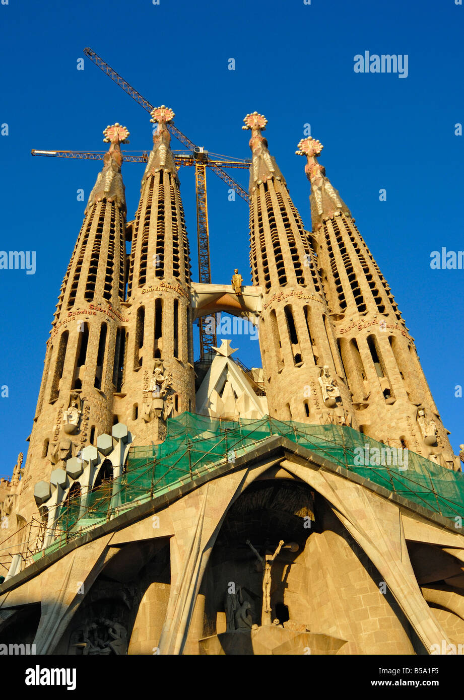 Temple Expiatori de la Sagrada Familia Expiatory Temple of the Holy ...
