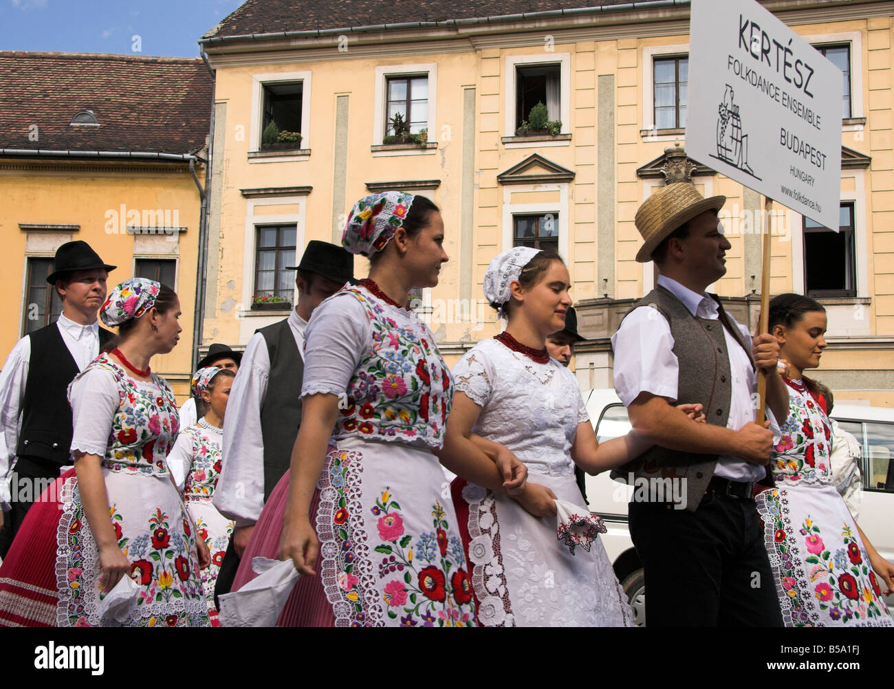 Traditional hungarian costumes hi-res stock photography and images - Alamy