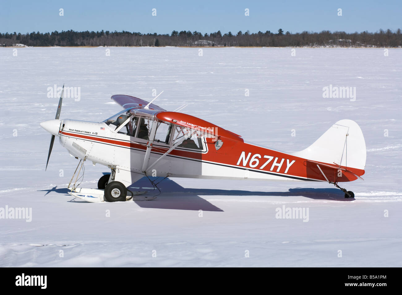 Safe airplane landing hi-res stock photography and images - Alamy