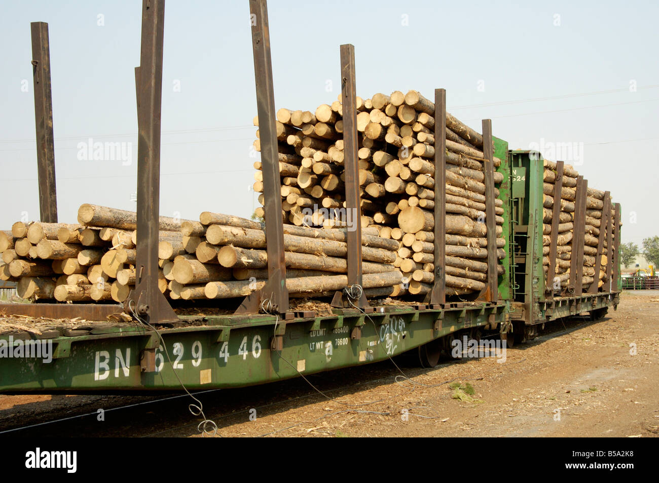 Lumber rail car hi-res stock photography and images - Alamy