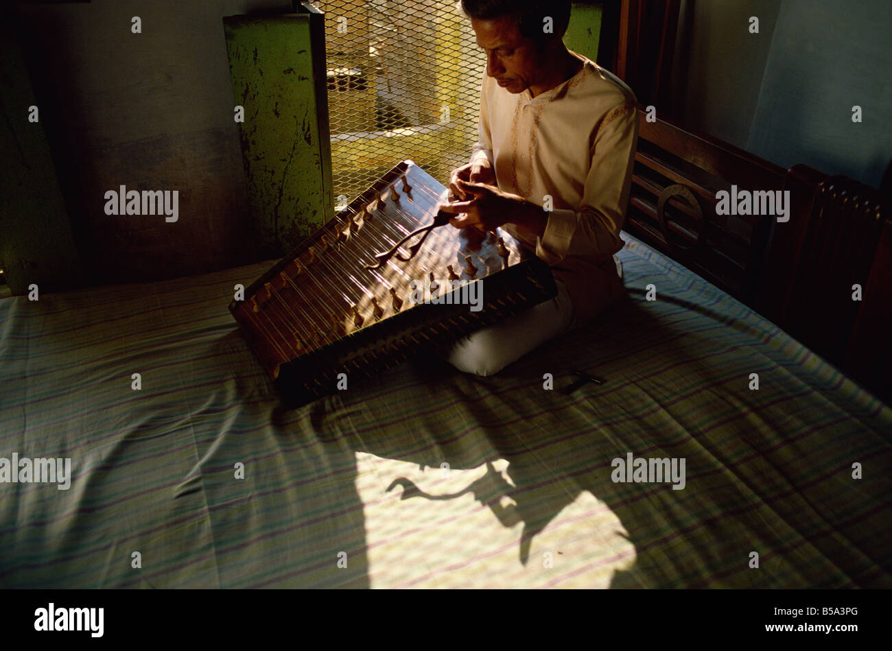 Santoor player India Asia Stock Photo - Alamy