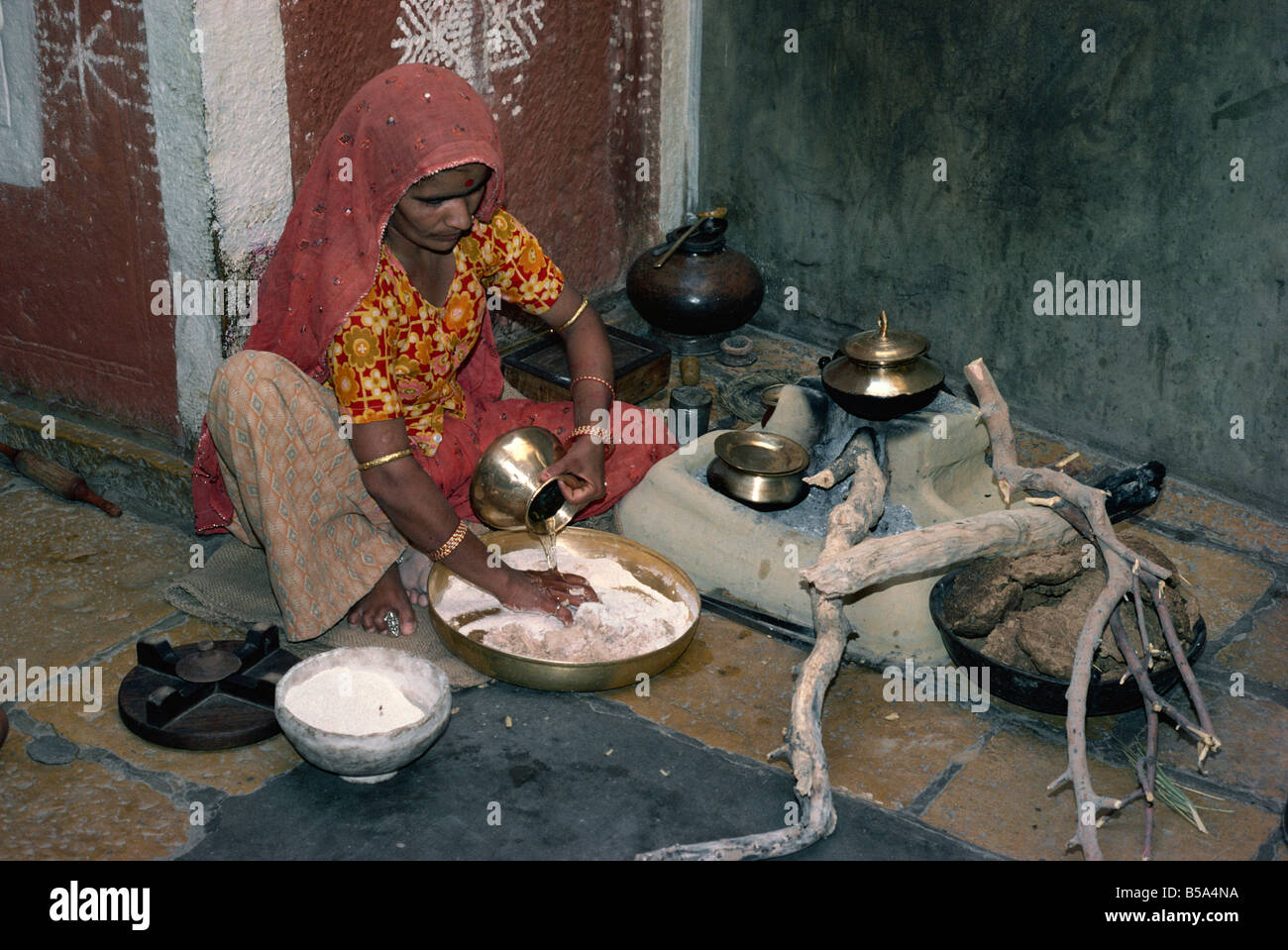 Woman in traditional dress cooking hi-res stock photography and images ...