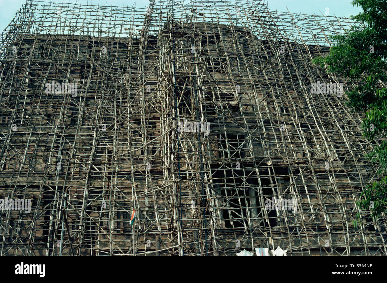 Wooden scaffolding hi-res stock photography and images - Alamy