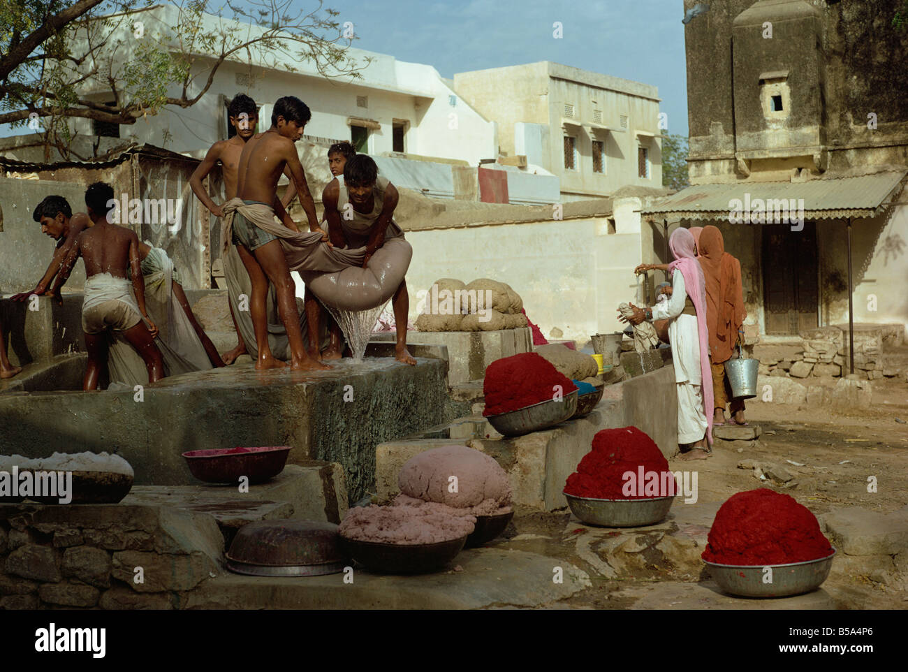 India paper making jaipur hi-res stock photography and images - Alamy