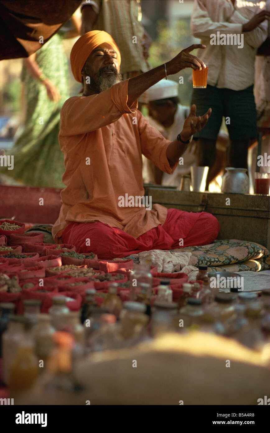Mumbai tea hi-res stock photography and images - Alamy