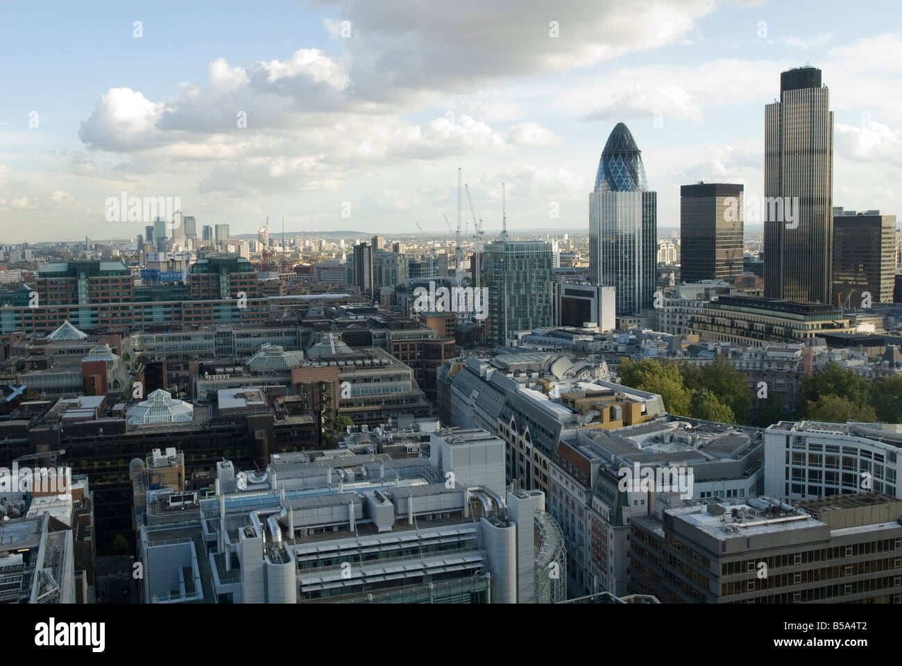 London city scape from Ropemaker street EC2, looking east to Canary ...