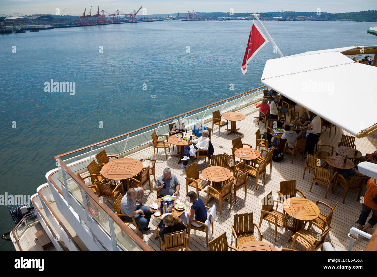 Cruise ship dining hi-res stock photography and images - Alamy