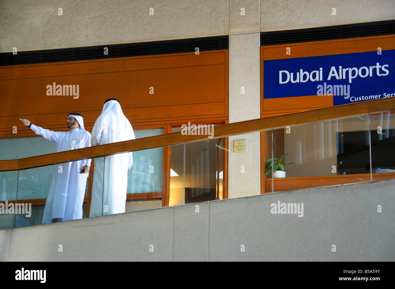 Emirates airline customer service hi-res stock photography and images ...