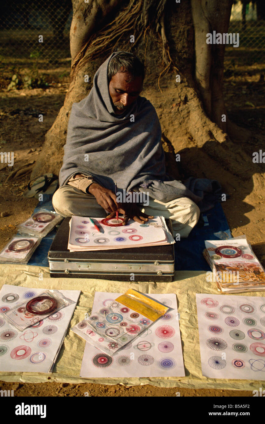 Spyrographs hi-res stock photography and images - Alamy