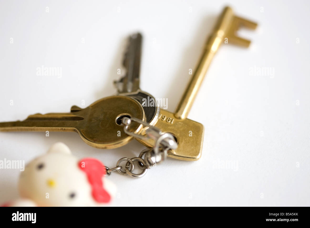 house keys on a table Stock Photo - Alamy