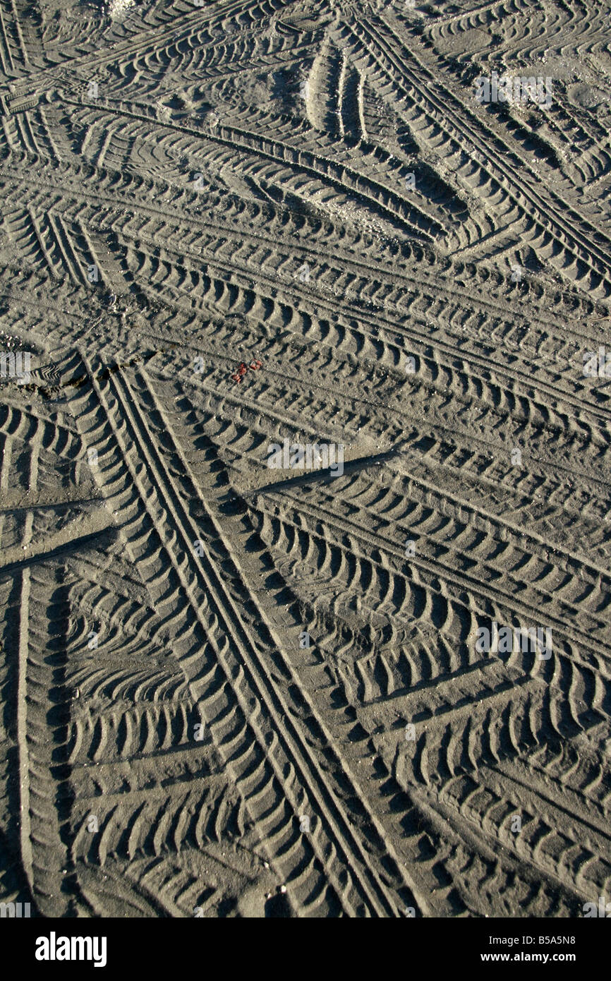 Tyre tracks crossing in mud hi-res stock photography and images - Alamy