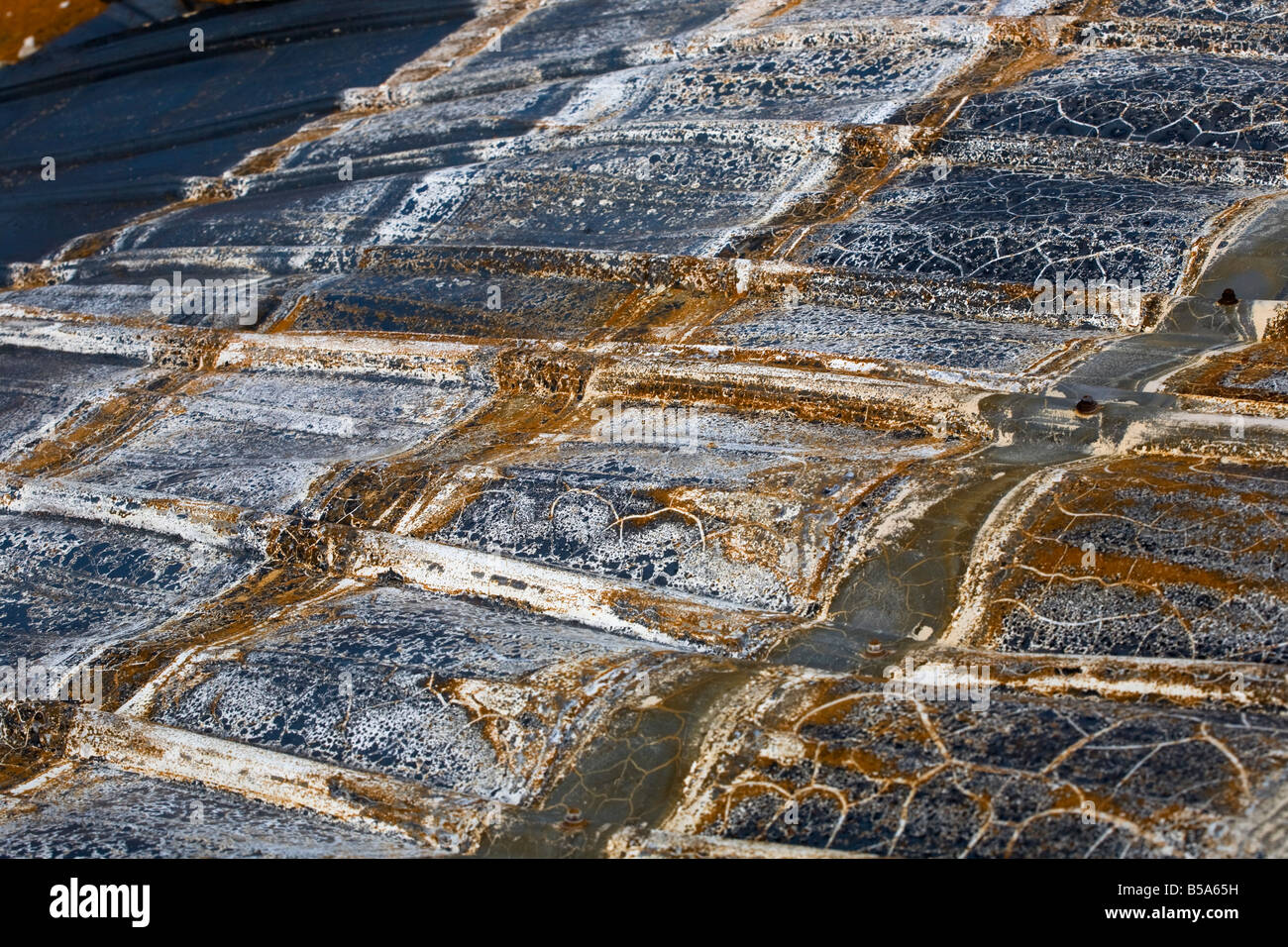 Burnt rubble hi-res stock photography and images - Alamy