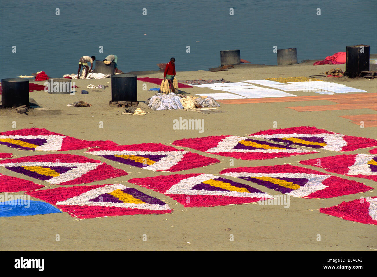 Dhobis washing river india hi-res stock photography and images - Alamy