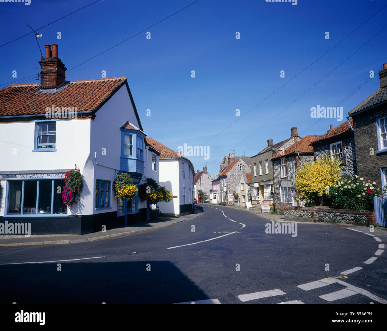 Road and buildings in Cley-Next-The-Sea Plants and flowers CLEY-NEXT ...
