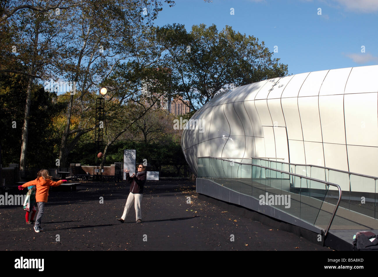 Chanel building hi-res stock photography and images - Alamy