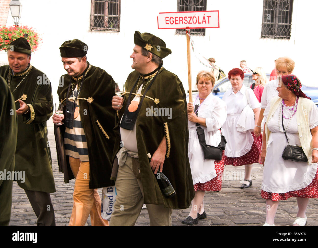 Traditional hungarian costumes hi-res stock photography and images - Alamy