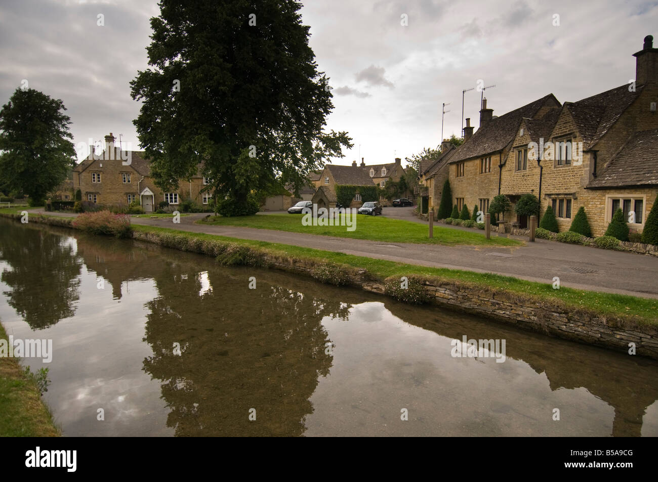 Lower slaughter england hi-res stock photography and images - Alamy