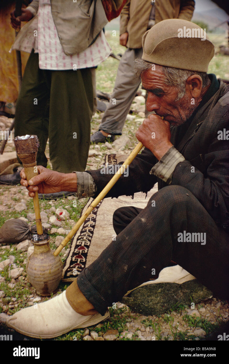 Man smoking outdoors hi-res stock photography and images - Alamy