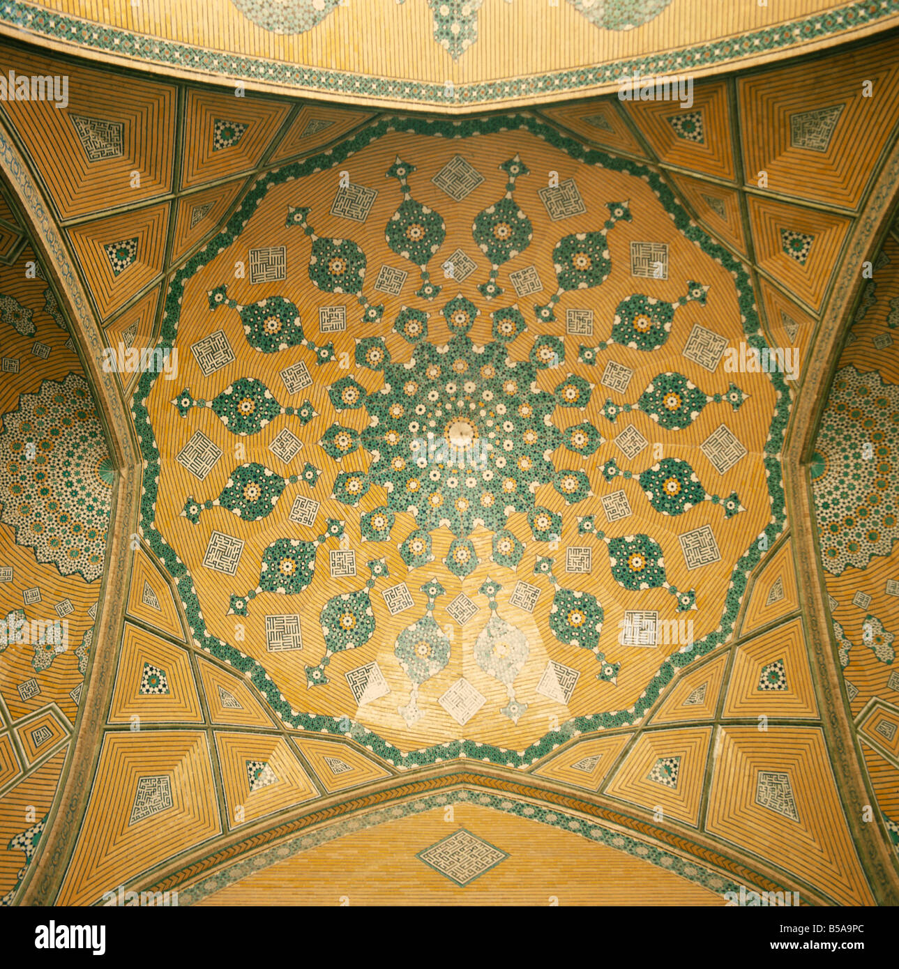 University Of Isfahan Logo