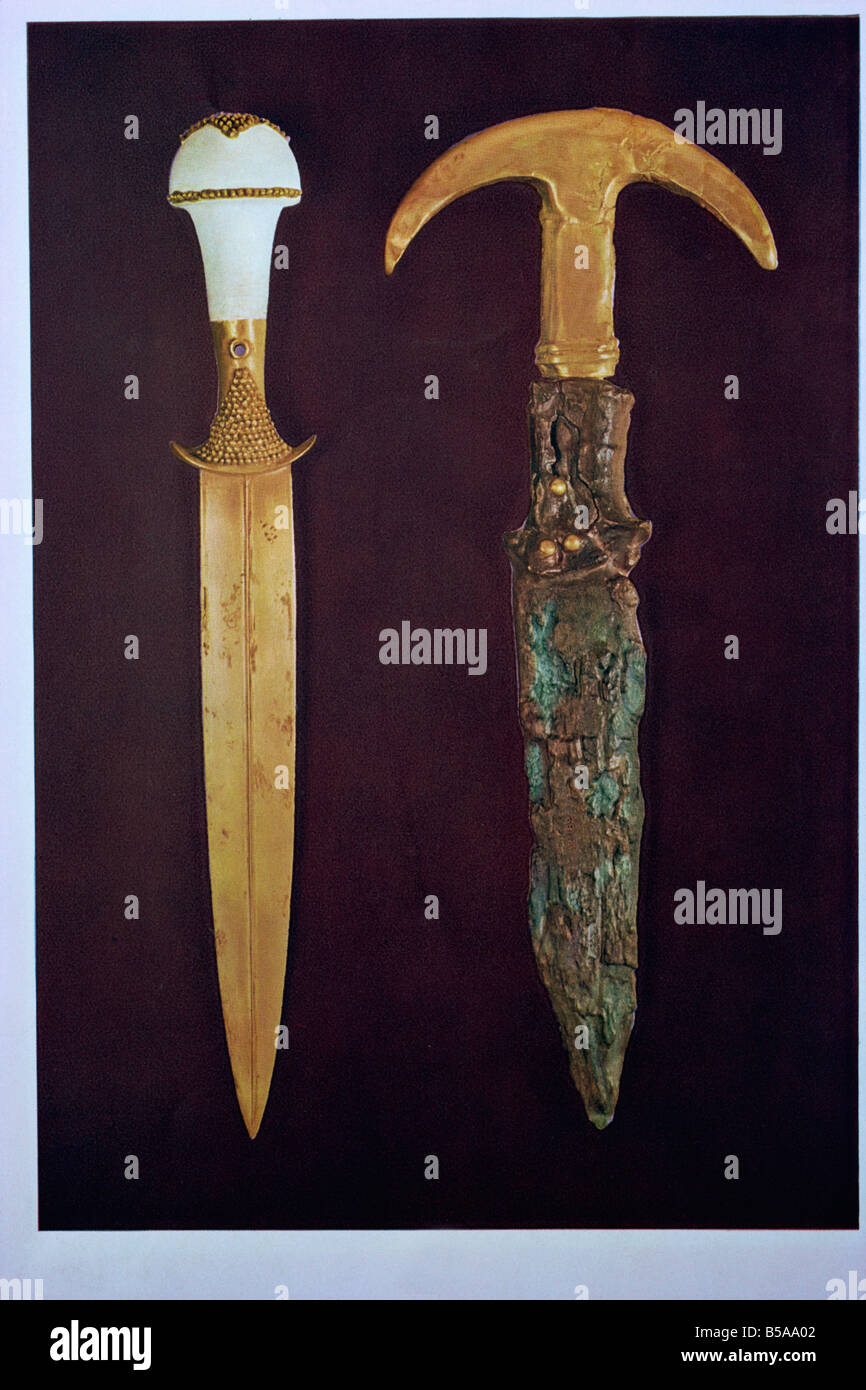 Two daggers hi-res stock photography and images - Alamy