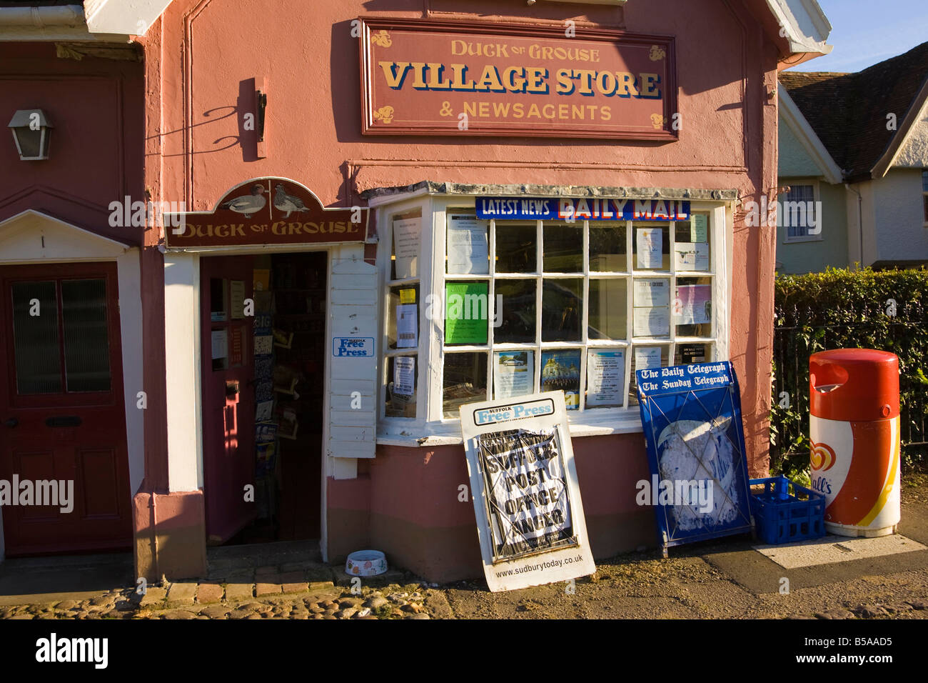Village shop uk hi-res stock photography and images - Alamy