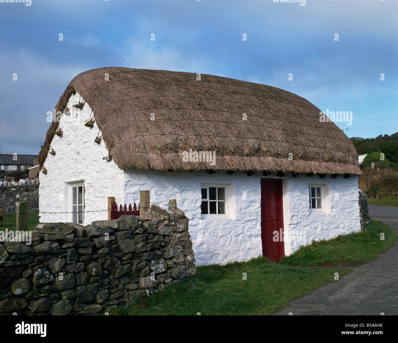 Folk housing hi-res stock photography and images - Alamy