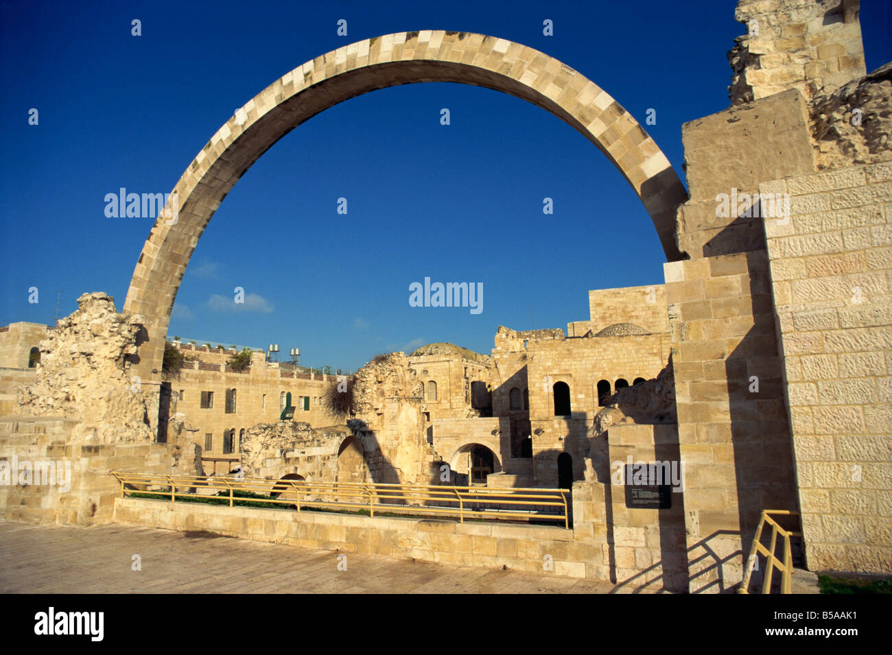Arch at hurva synagogue hi-res stock photography and images - Alamy