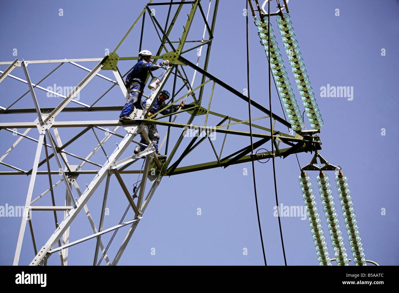 Workers maintaining the transmission line Stock Photo - Alamy