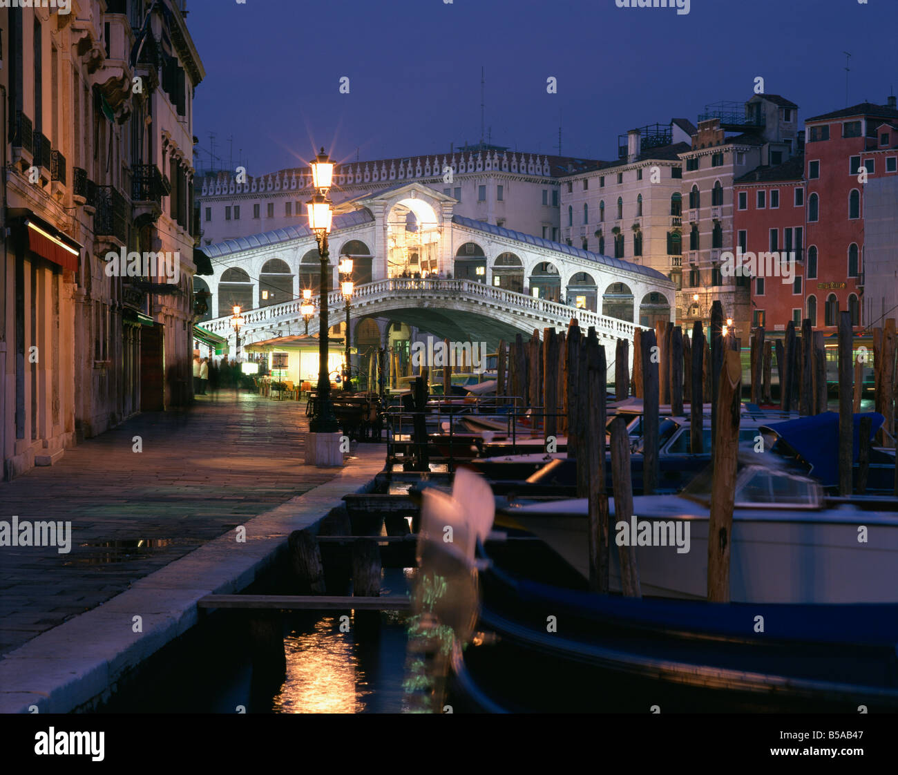 The Rialto Bridge illuminated at night in Venice UNESCO World Heritage ...