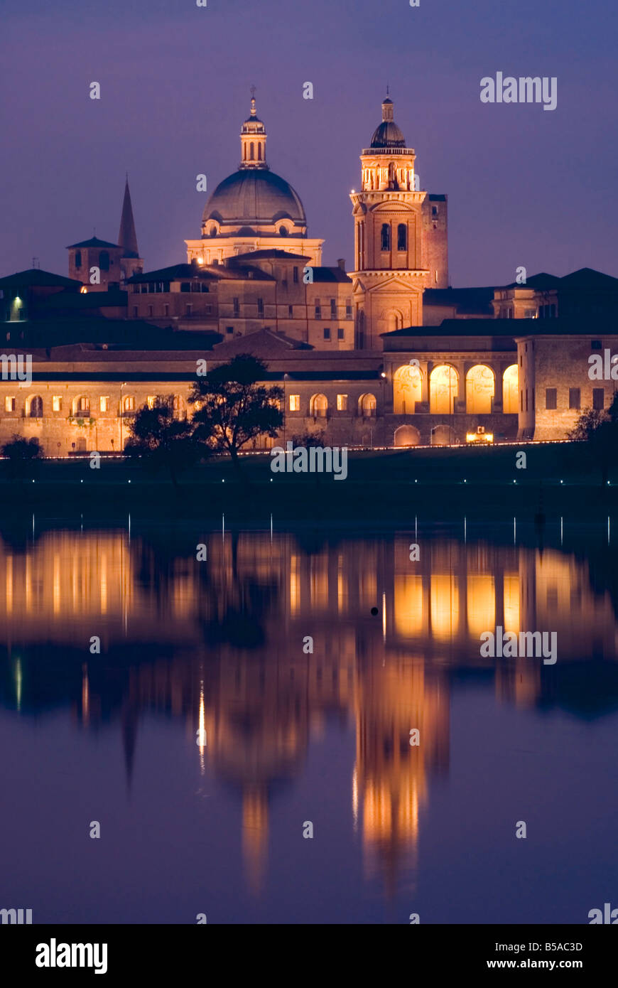 Vertical mantua hi-res stock photography and images - Alamy