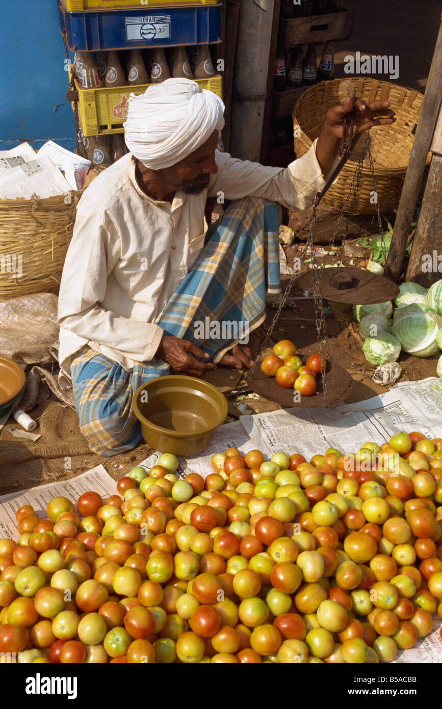 Indian man weighing food hi-res stock photography and images - Alamy